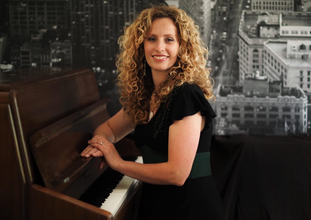 Catherine Ward pianist & singer for weddings and events