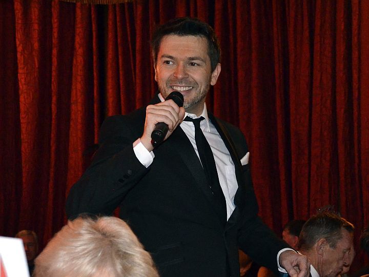 dsc00782 - Neil Drover Entertainment Agency for live music, presenters ...