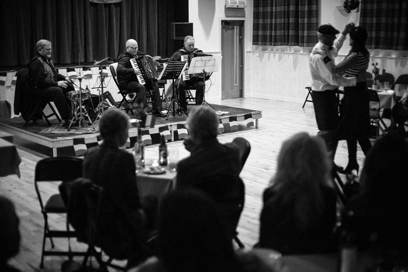 les Trois Blondes 2 - Neil Drover Entertainment Agency for live music ...