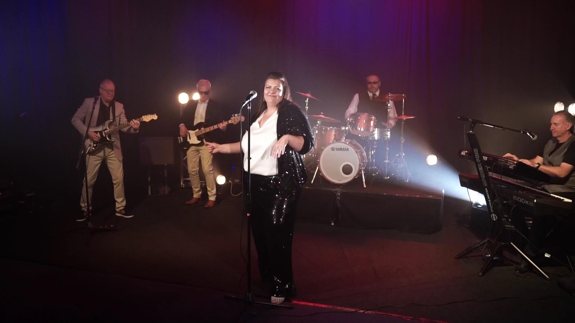 The Divas Soul Band - Neil Drover Entertainment Agency for live music ...