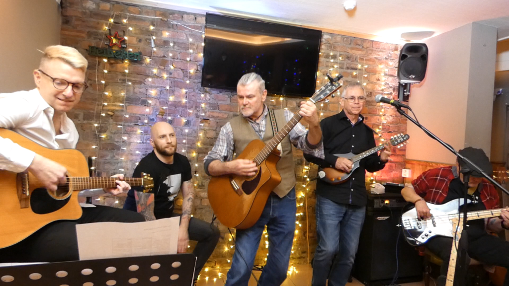 Wee Cabin Ceilidh Band - Neil Drover Entertainment Agency for live ...